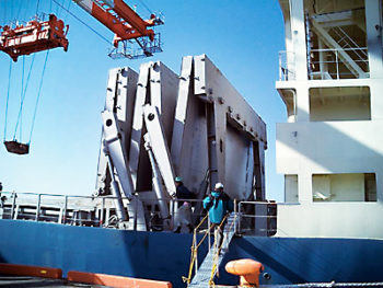 HatchCoverSystem｜Hatch Cover System｜造船の株式会社共立機械製作所｜舷梯装置、舶用窓・扉、クレーン、RORO ...